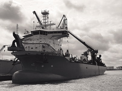 Achieving shipping's green ambitions. - ES